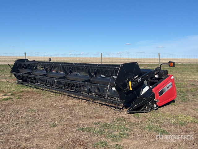 2003 Massey Ferguson 7000 25 ft Combine Header | Ritchie Bros. Auctioneers