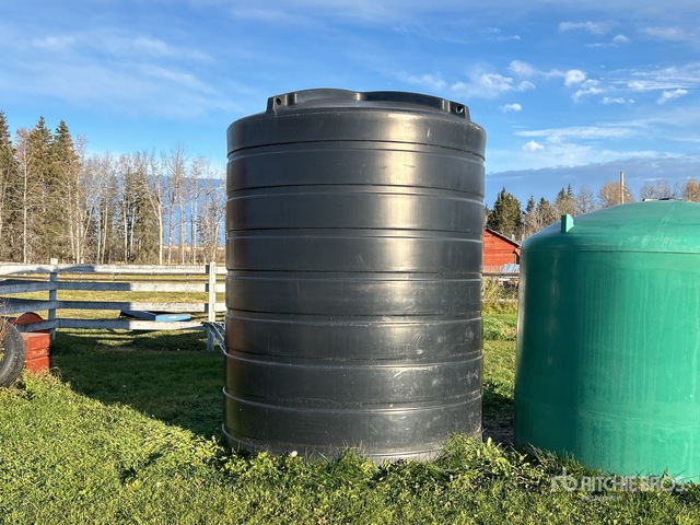 3000 Gal Poly Water Tank | Ritchie Bros. Auctioneers