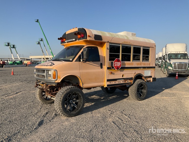 1999 Chevrolet Bus 4x4 8-Seat Crew Carrier Bus | Ritchie Bros. Auctioneers