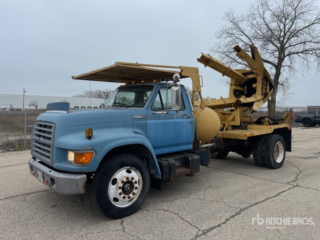 1995 Ford F-800 4x2 Tree Spade Truck | Ritchie Bros. Auctioneers