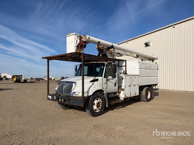 2004 Altec LRV60-E70 70 ft on 2005 International 4300 4x2 Bucket Truck | Ritchie Bros. Auctioneers