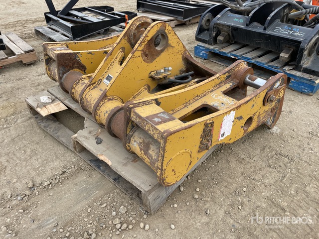 WBM Wheel Loader Quick Coupler - Fits Cat 966 | Ritchie Bros. Auctioneers