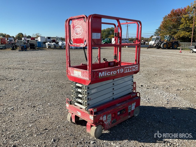 MEC Micro 19 Electric Scissor Lift | Ritchie Bros. Auctioneers