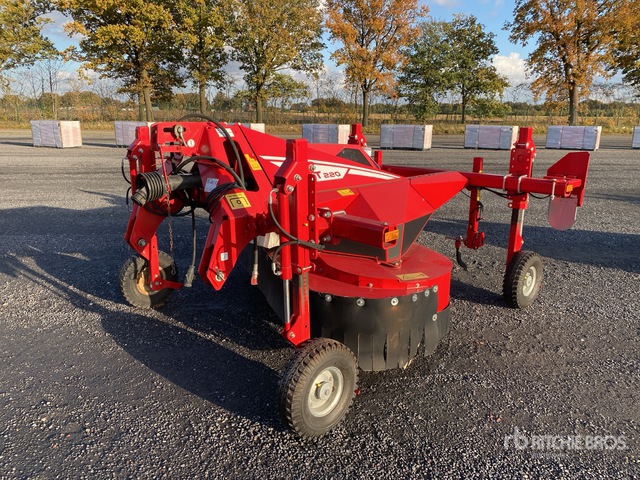 2022 Grimme VT220 Haulm Topper | Ritchie Bros. Auctioneers