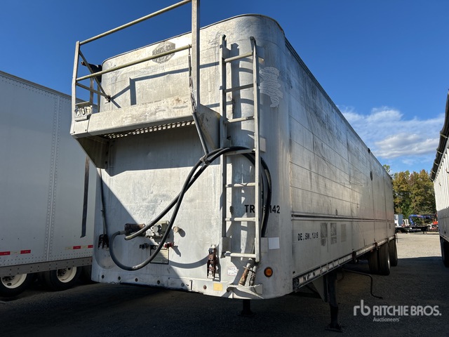 2004 MAC 48 ft T/A Spread Axle Moving Floor Trailer | Ritchie Bros ...