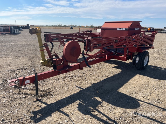 1996 Valmar 245 47 ft Granular Applicateur d'engrais | Ritchie Bros ...