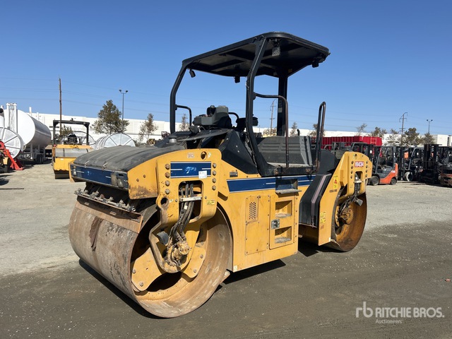2013 Cat CB-54B Double Drum Roller | Ritchie Bros. Auctioneers