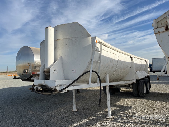 2002 Spcns 26 ft T/A End Dump Trailer | Ritchie Bros. Auctioneers