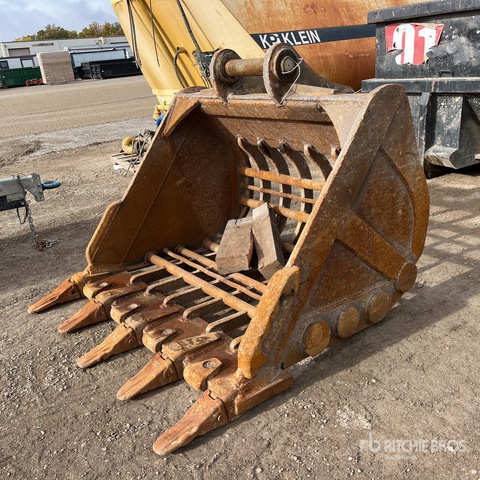 58 in Skeleton Digging Excavator Bucket | Ritchie Bros. Auctioneers