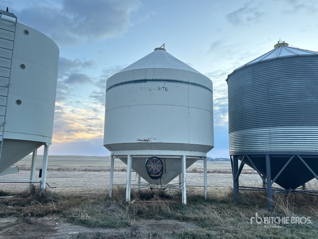 Trail Rite FB53 Fertilizer Hopper Grain Bin | Ritchie Bros. Auctioneers