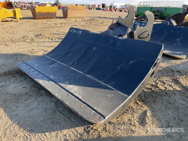 WBM 82 in Q/C Excavator Chuck Blade | Ritchie Bros. Auctioneers