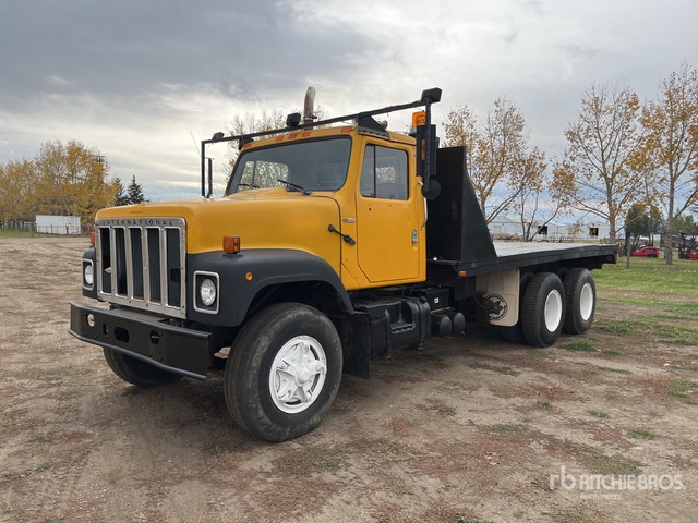 1981 International S2500 6x2 Flatbed Truck | Ritchie Bros. Auctioneers
