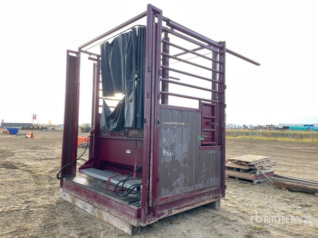 Kiwi Elk Squeeze Chute | Ritchie Bros. Auctioneers