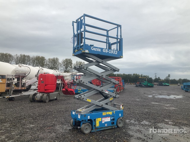 2015 Genie GS1932 Electric Scissor Lift | Ritchie Bros. Auctioneers