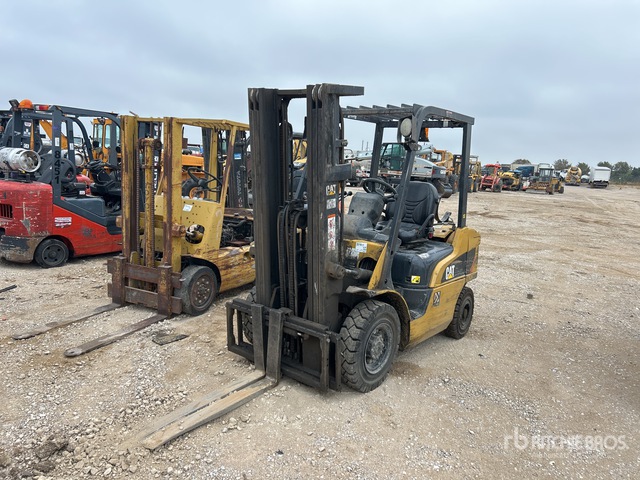 2016 Cat GP25N 4500 lb Pneumatic Tire Forklift (Inoperable) | Ritchie ...