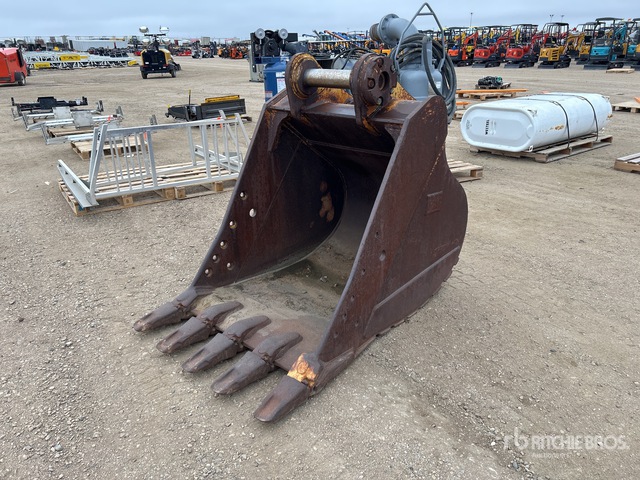 CAT 46 in Digging Excavator Bucket | Ritchie Bros. Auctioneers