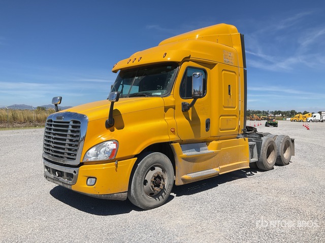 2016 Freightliner Cascadia 6x4 Tractocamión con Dormitorio / T/A ...