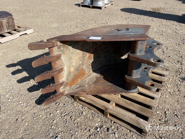 CP 24 in Digging Backhoe Rear Bucket | Ritchie Bros. Auctioneers