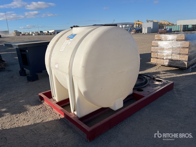 320 gal Skid Mounted Water Tank | Ritchie Bros. Auctioneers