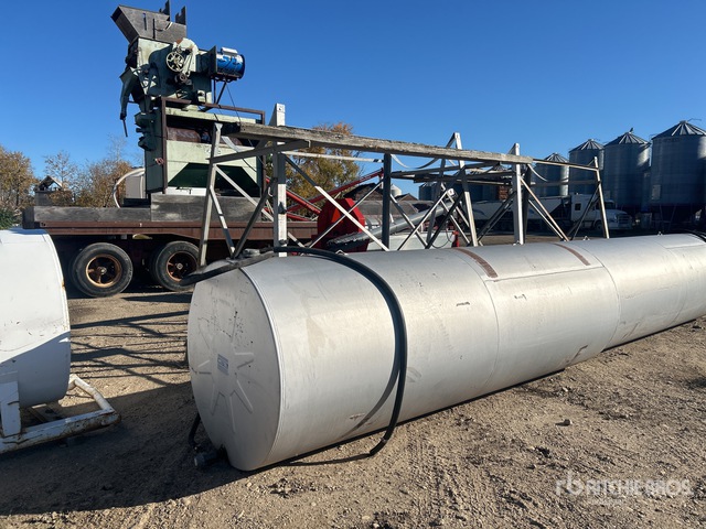 2000 Westeel 1000 gal Tanque de combustible | Ritchie Bros. Auctioneers