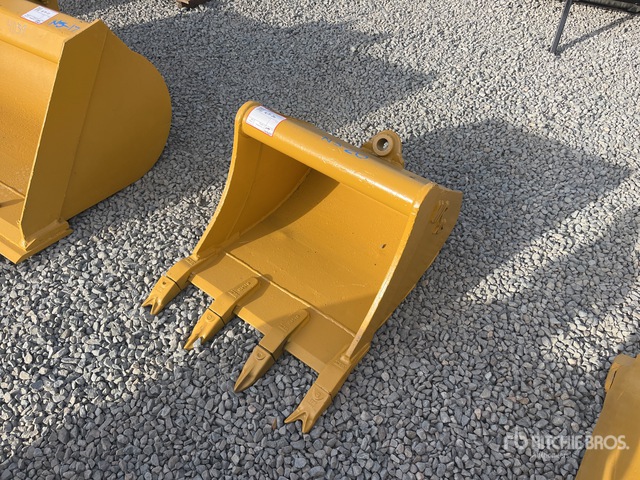 Wain-Roy 24 in Q/C Digging Backhoe Rear Bucket | Ritchie Bros. Auctioneers