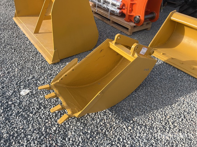 18 in Digging Backhoe Rear Bucket | Ritchie Bros. Auctioneers