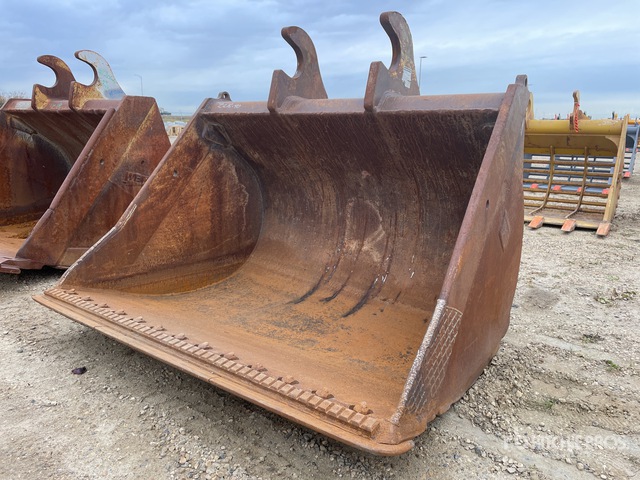 Cat 84 in Q/C Cleanup Excavator Bucket | Ritchie Bros. Auctioneers
