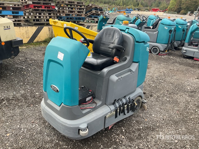 2019 Tennant T12 Ride-On Electric Floor Scrubber | Ritchie Bros ...