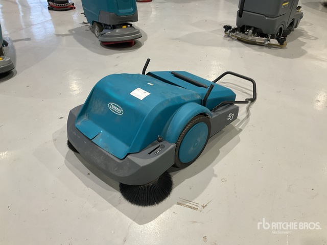 2019 Tennant S3 Walk-Behind Floor Sweeper | Ritchie Bros. Auctioneers