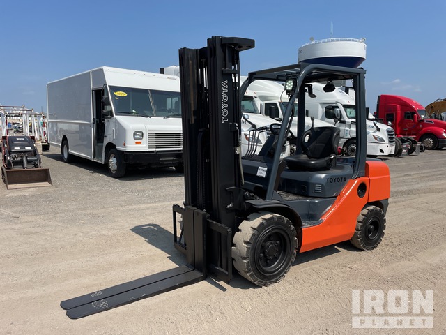 2014 Toyota 8FDU30 6000 lb Pneumatic Tire Forklift | Ritchie Bros ...