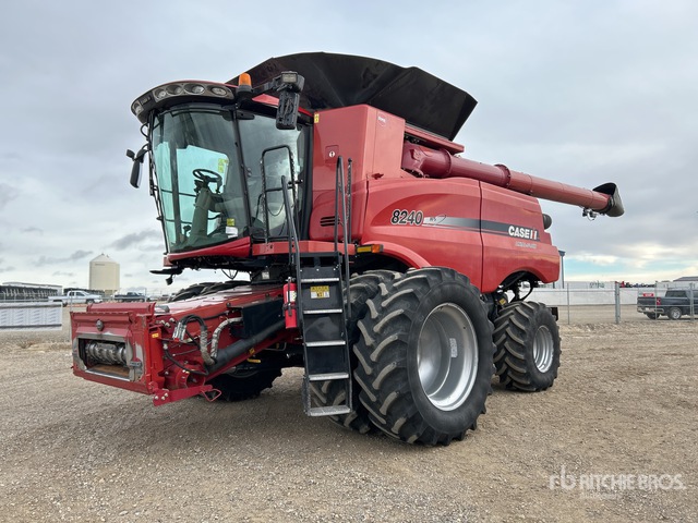 2015 Case IH 8240 Combine Harvester | Ritchie Bros. Auctioneers