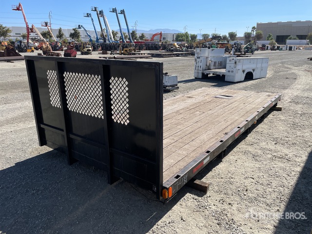 19 Ft x 96 In Flatbed Truck Aufbau | Ritchie Bros. Auctioneers