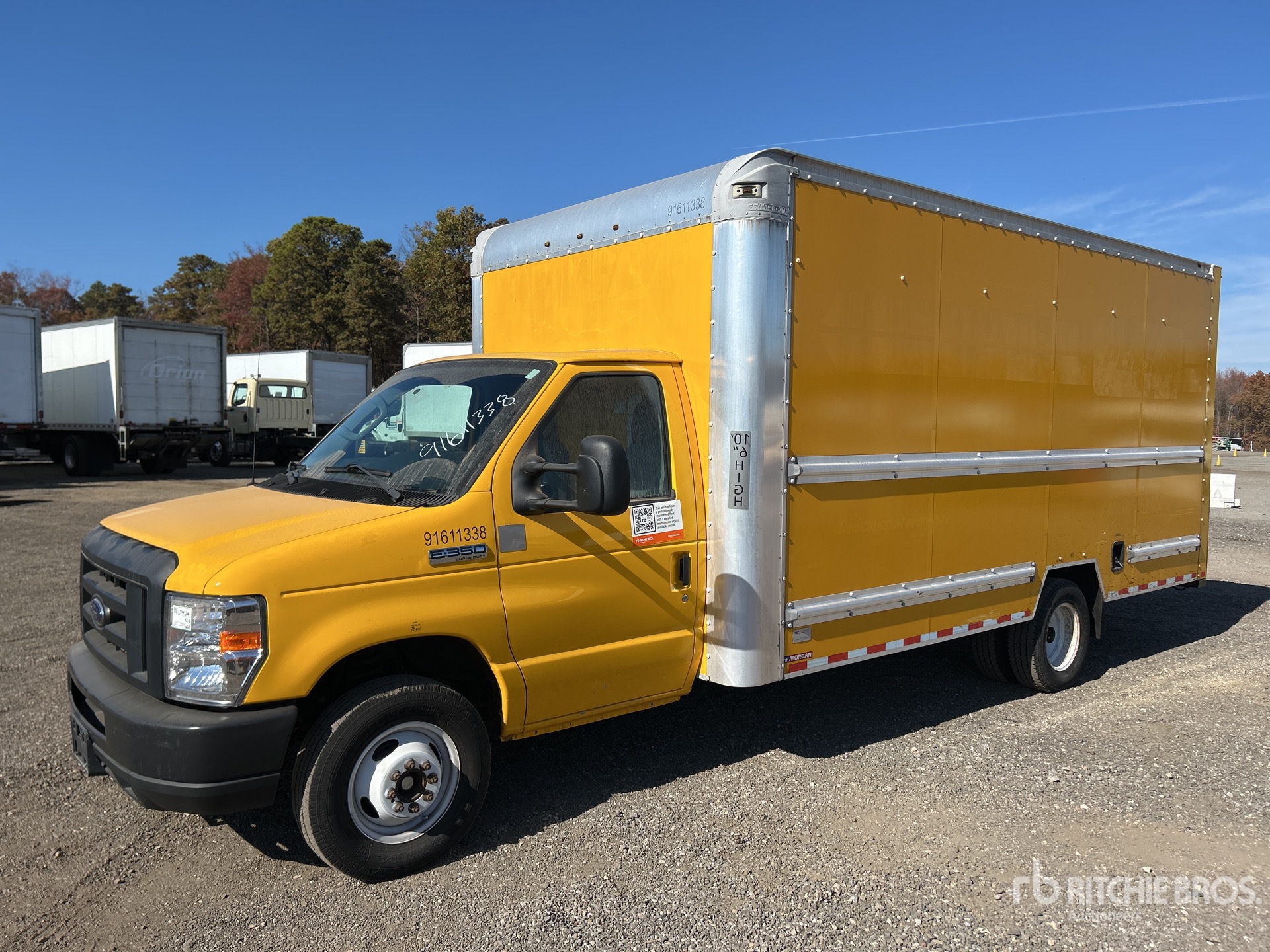 2019 Ford E350 4x2 Moving Autocarro furgonato | Ritchie Bros. Auctioneers