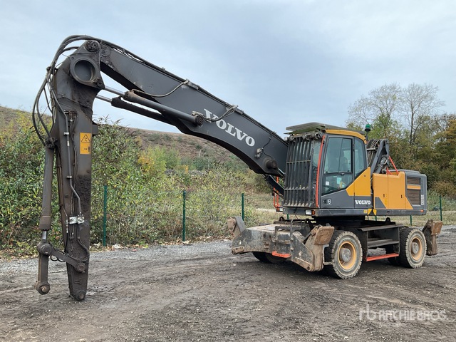 2019 Volvo EW240E Wheel Material Handler | Ritchie Bros. Auctioneers