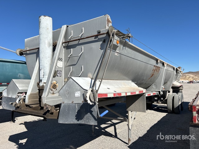 2002 Ranco 32 ft T/A Frameless End Dump Trailer | Ritchie Bros. Auctioneers