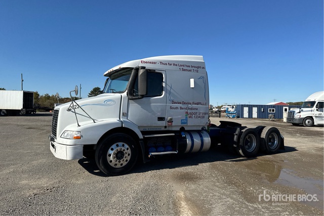 2013 Volvo VNM630 6x4 T/A Sleeper Truck Tractor | Ritchie Bros. Auctioneers
