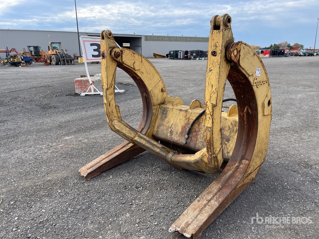 68 in Log Grapple - Fits John Deere 644D | Ritchie Bros. Auctioneers