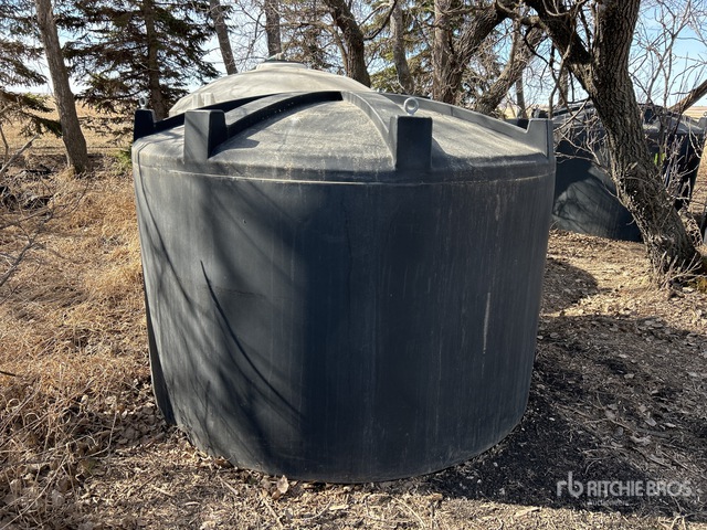 Free Form 1250 gal Water Tank | Ritchie Bros. Auctioneers