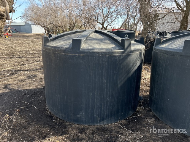 Free Form 1250 gal Water Tank | Ritchie Bros. Auctioneers