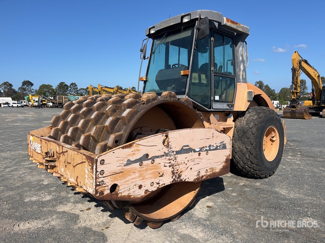 2001 Case SV212 Smooth Drum Compactor | Ritchie Bros. Auctioneers
