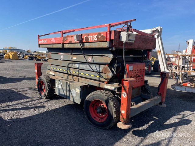 2012 Skyjack SJ7135 4x4 Dual Fuel Scissor Lift | Ritchie Bros. Auctioneers