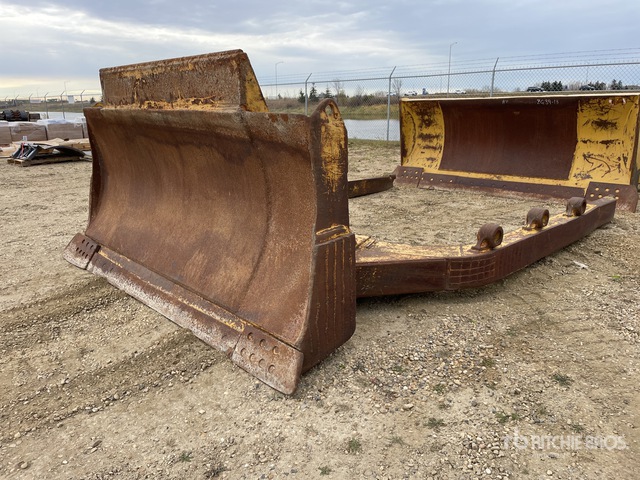 112 in Straight Dozer Blade - Fits Cat D7 | Ritchie Bros. Auctioneers
