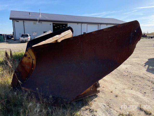 144 in V-Plow Motor Grader Blade | Ritchie Bros. Auctioneers