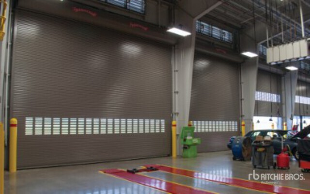 Overhead Door Stormtite 625 Series 10 ft x 10 ft Insulated Heavy-Duty ...