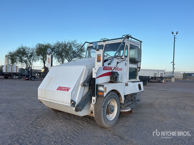 Elgin Pelican on 2005 Elgin Pelican Series P Camion barredora | Ritchie ...