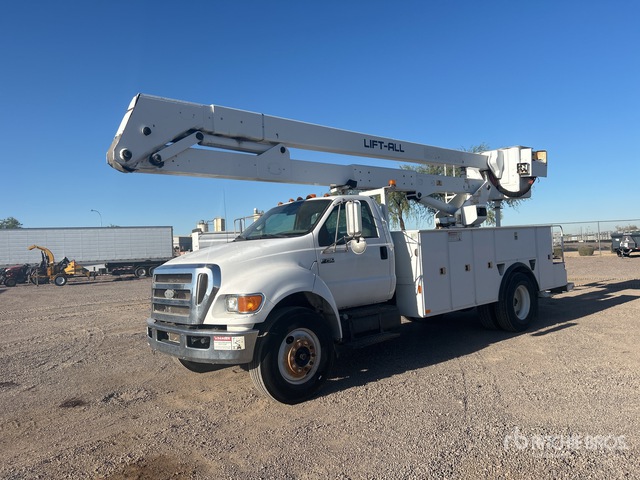 Lift-All LAN-51-2E 700 ft on 2008 Ford F-750 XL 4x2 Camion de cubo ...