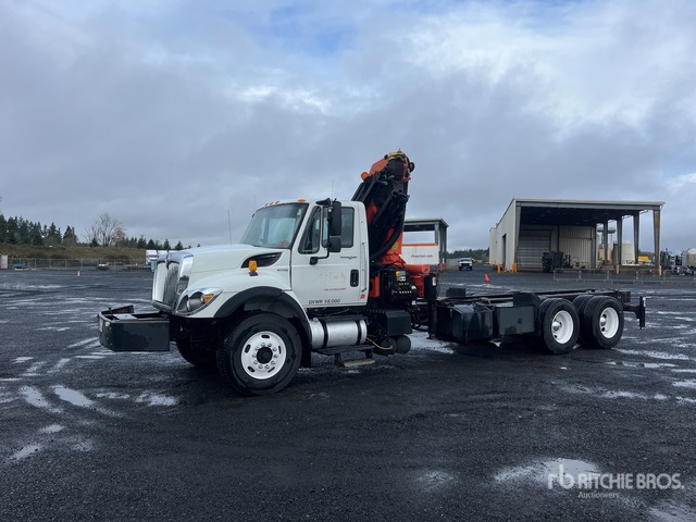 2010 Palfinger PK 23002 20000 lb Articulated Boom on 2011 International ...