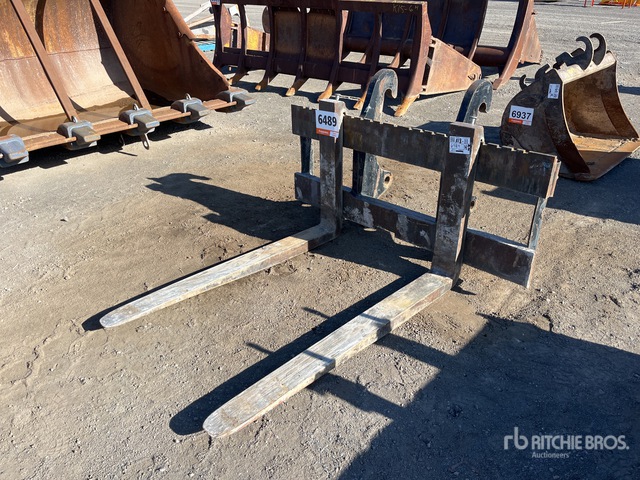 52 in Q/C Wheel Loader Forks - Fits Cat 930 | Ritchie Bros. Auctioneers