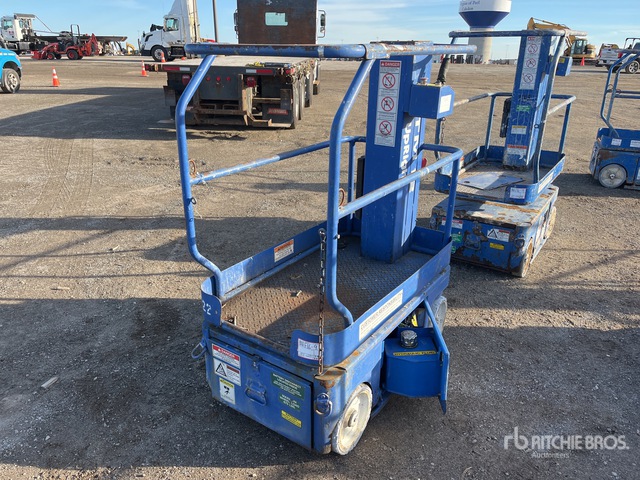 UpRight TM12 Electric Scissor Lift (Inoperable) | Ritchie Bros. Auctioneers