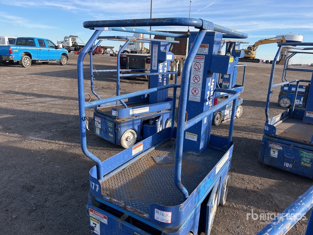 2000 UpRight TM12 Vertical Mast Lift | Ritchie Bros. Auctioneers